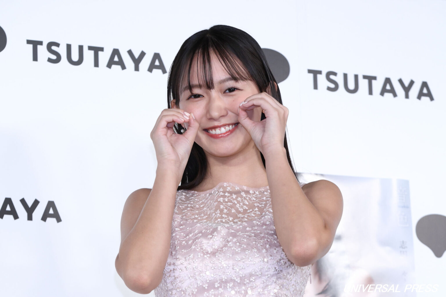 葉月くれあ1st写真集のタイトルが『clarus』に決定！表紙カットが解禁！ | UNIVERSAL PRESS（ユニバーサルプレス）