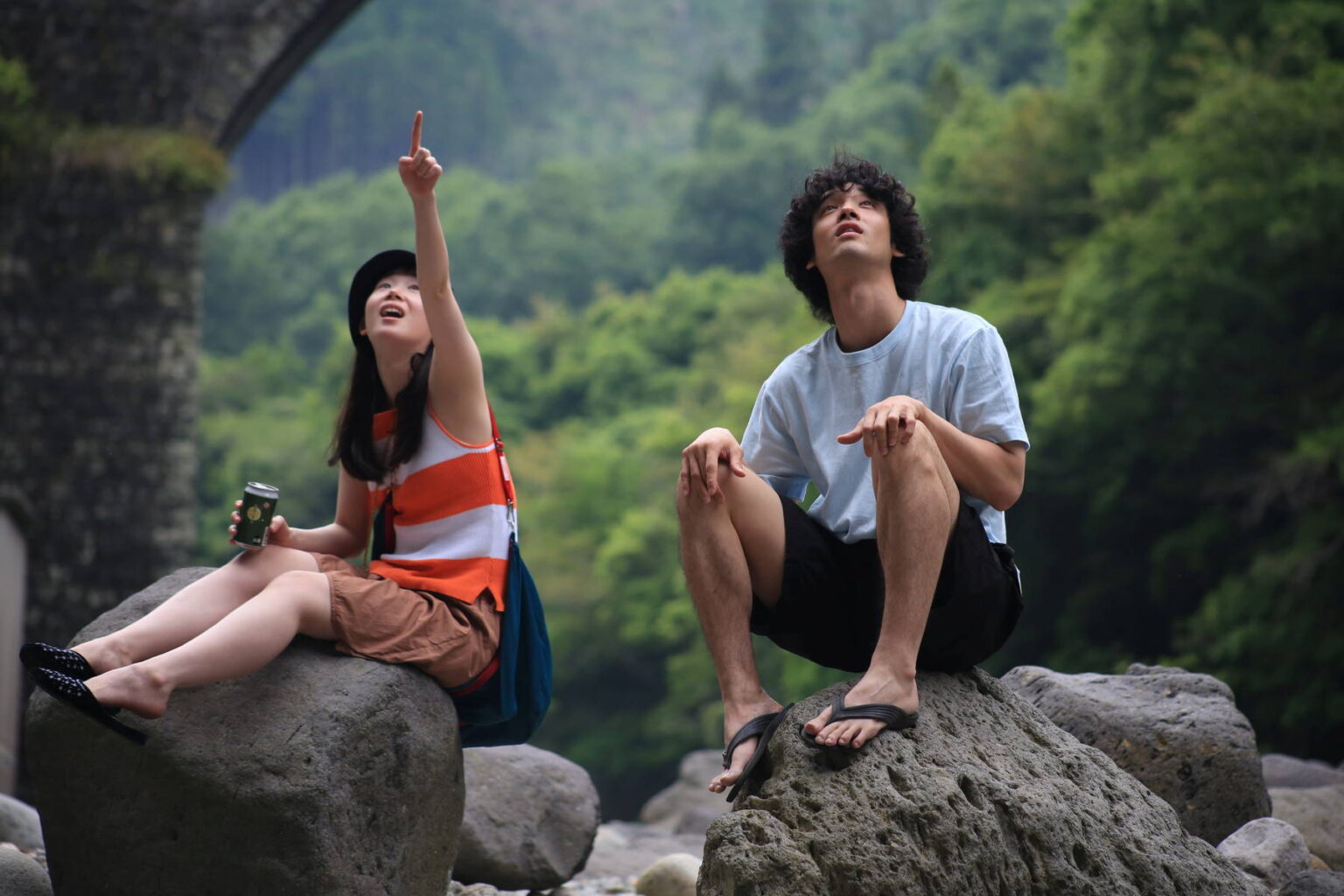 上白石萌歌が写真集『charm charm』を発売！スリランカで撮影した25歳のメモリアルな一冊！ | UNIVERSAL PRESS（ユニバーサルプレス）