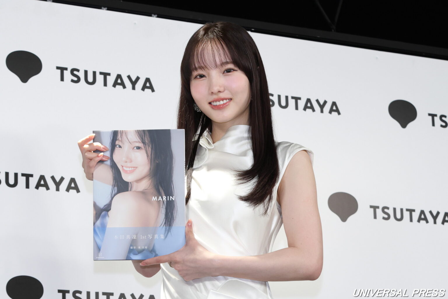 葉月くれあ1st写真集のタイトルが『clarus』に決定！表紙カットが解禁！ | UNIVERSAL PRESS（ユニバーサルプレス）