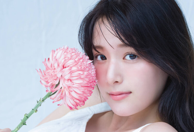 葉月くれあ 1st写真集『clarus』より泡風呂カットが解禁！ | UNIVERSAL PRESS（ユニバーサルプレス）